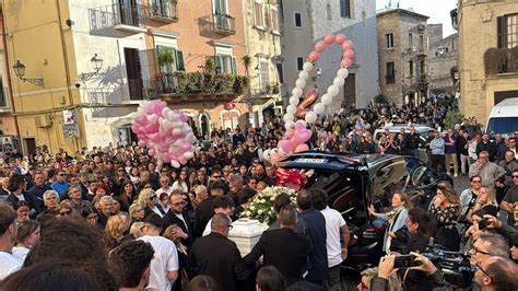 Centinaia Di Giovani In Cattedrale Per Lultimo Saluto A Sofia Lorusso