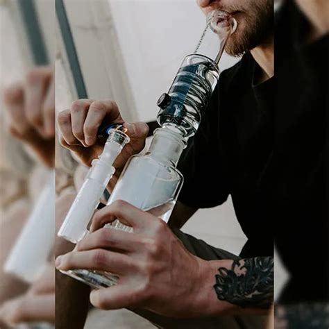How To Use A Bong Step By Step The Freeze Pipe