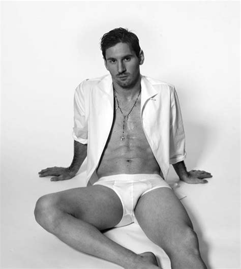 Fotos Do Jogador Lionel Messi Com O Pênis Marcando Na Cueca Homens
