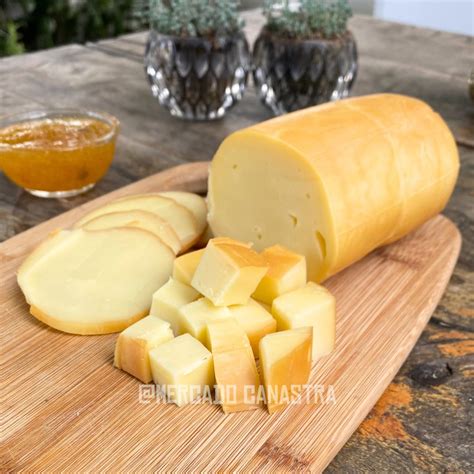 Queijo Provolone Defumado Trufado Com Requeijão 550g