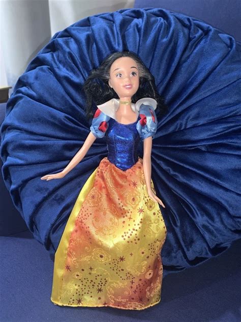 Disney Princess Snow White Sparkling Princess And The Seven Dwarfs Doll