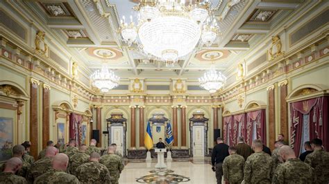 Зеленський відзначив держнагородами учасників курської операції і надав