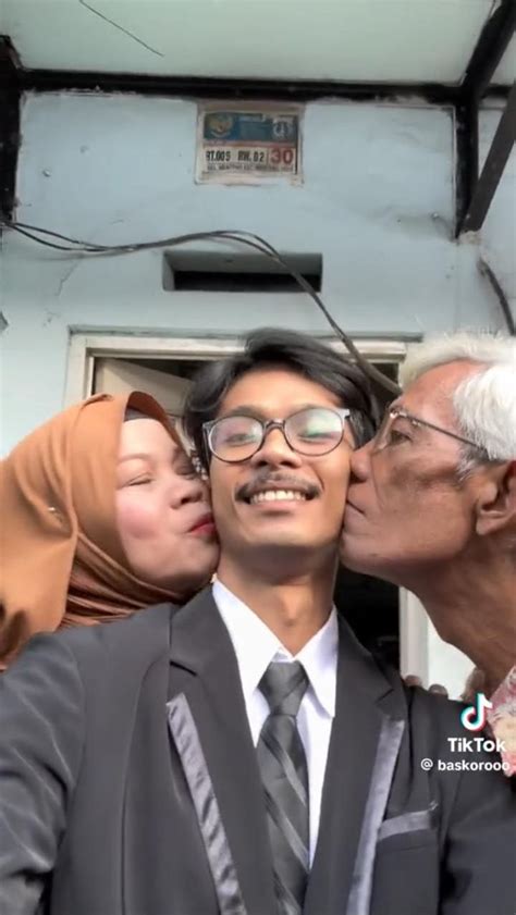 Kisah Pria Kuliah Sambil jadi Driver Ojol hingga Akhirnya Wisuda Ini ...