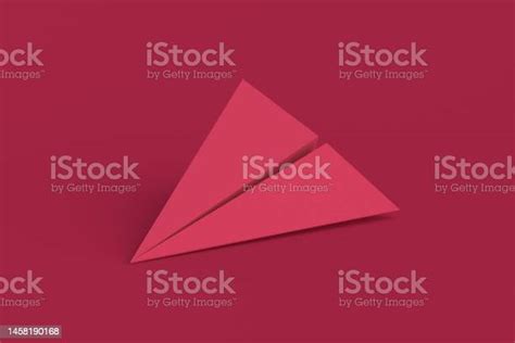 빨간색 배경에 자홍색의 종이 비행기 2023년 올해의 컬러 3d 렌더링 2023년에 대한 스톡 사진 및 기타 이미지 2023년 3차원 형태 공예 Istock