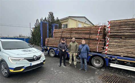 Військові Дніпропетровщини отримали деревину для фортифікацій яку конфіскували у боржника