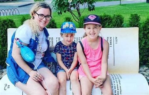 რუსეთის სისასტიკე უკრაინაში იზიუმში მასობრივ სამარხებში ერთი ოჯახის 6 წევრის ცხედარი იპოვეს