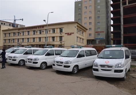 Зарим аймгийн эмнэлгүүдэд автомашин хүлээлгэн өглөө