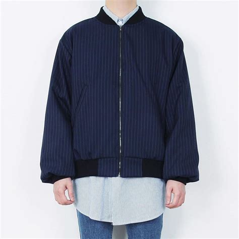 모던피플 핀 스트라이프 오버 블루종 색상 네이비블랙 사이즈 Free 점퍼