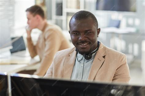 premium photo smiling black man looking at computer in customer