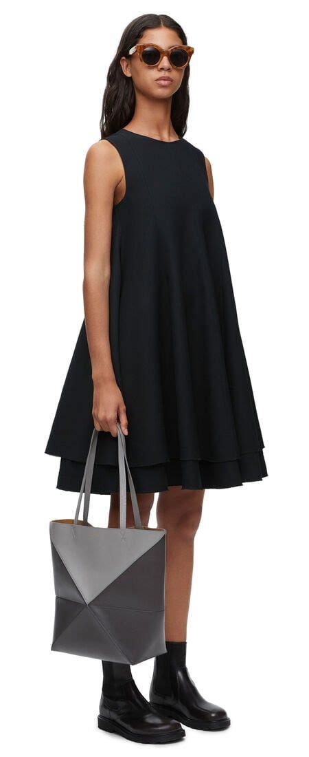 럭셔리 디자이너의 낮과 밤을 위한 패션 아이템 Loewe Women Kos