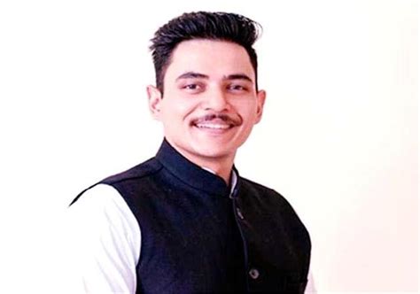 प्रधानमंत्री के दौरे को कवर करने के लिए चरित्र प्रमाण पत्र की मांग