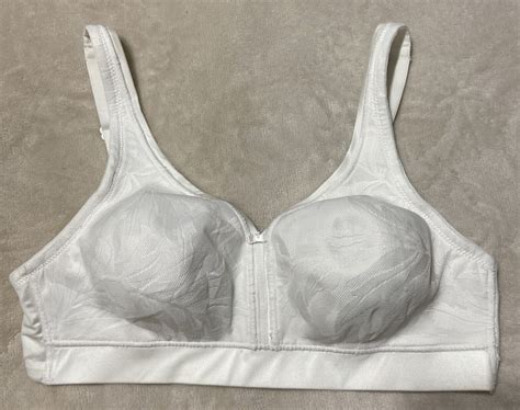 Playtex~women~18 Hour~super Soft~wireless~bra~white~ Gem