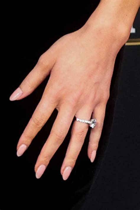 All About Hailee Steinfeld S Diamond Engagement Ring From Josh Allen