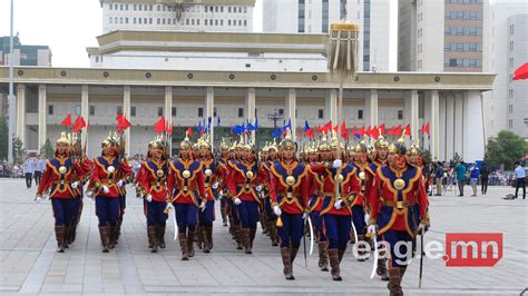 ФОТО Төрийн далбааны өдөрт зориулсан цэргийн ёслолын жагсаал