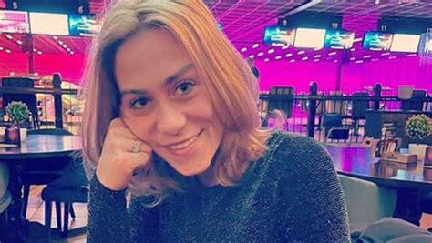 Anouk 25 Was Seksverslaafd Als Ik Geen Date Had Was Het Huis Te Klein Lindanl