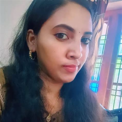 S T Elly Threads Say More