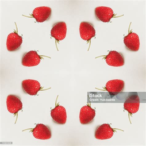 원활한 패턴 딸기 추상 텍스처 또는 벽지 디자인 빈티지와 레트로 배경 그림 그림 평면 디자인입니다 0명에 대한 스톡 사진 및 기타 이미지 Istock