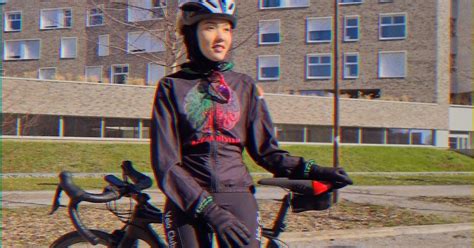 도쿄올림픽 목숨 걸고 자전거를 타야 했던 여성 사이클 선수 Bbc News 코리아