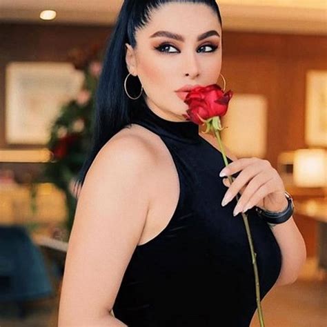 بیوگرافی دنیا جهانبخت به صورت کامل به همراه دوست پسرهایش و عکس ها