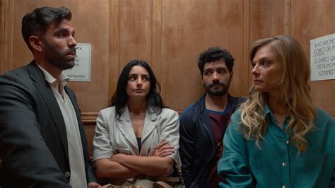 Disney Estrena Entre Paredes Comedia Romántica Protagonizada Por