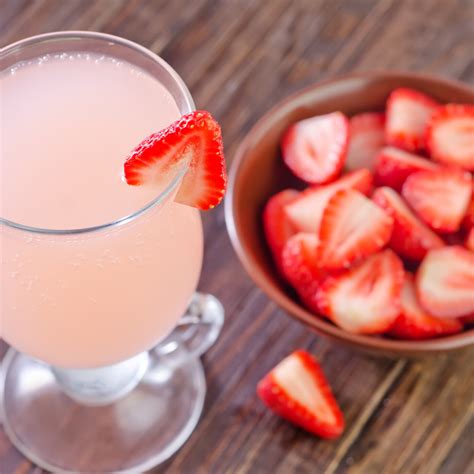 The Ultimate Guide To Muddling Fruit In Cocktails The Cocktail Bird