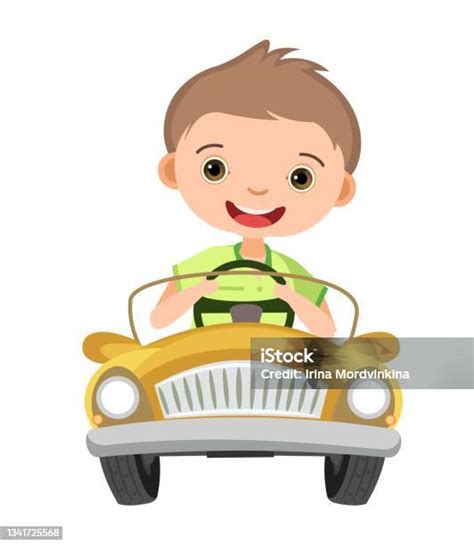 아이 소년은 차를 운전 노란 어린이 자동차 장난감 차량 모터와 함께 좋은 승객 자동차 페달 또는 전기 흰색 배경에 격리 벡터