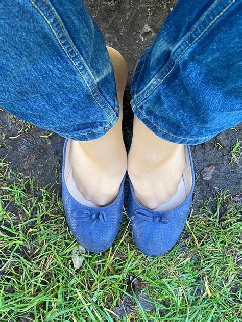 Shiny Nylon Feet By Kompost1 On Deviantart