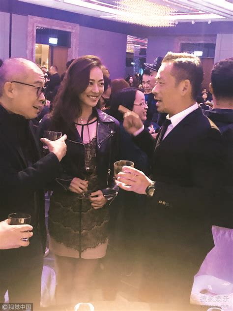 周焯华撇正室与绯闻女友同框 亲密耳语毫无避忌 搜狐大视野 搜狐新闻