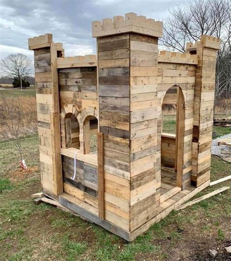 Castle Built With Pallets Artofit