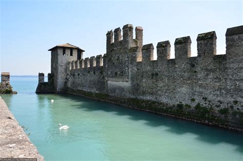 Замок Сирмионе (итал. Rocca di Sirmione) : masterok — LiveJournal