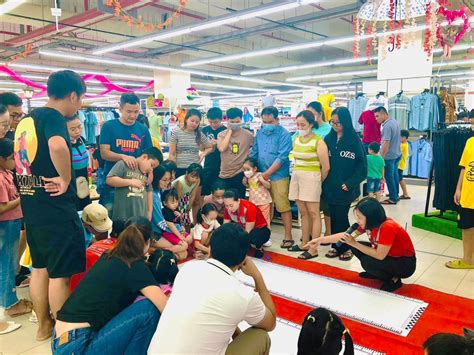 롯데마트 베트남 놀이터로 변신가족 쇼핑 메카 노린다