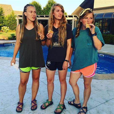 Pin By Oliver On Nike Tempo Shorts Cute Ripped Jeans White Girls Nike Tempo Shorts