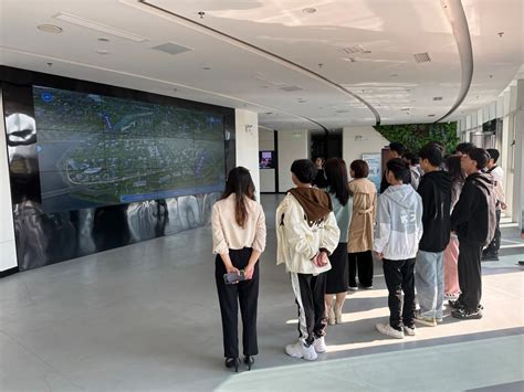 信息工程学院组织思创实习班学生参观大数据产业园 宜春职业技术学院