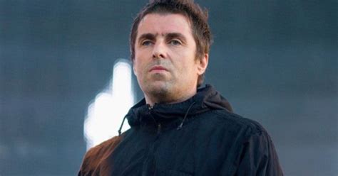 Славниот пејач во проблеми Лијам Галагер физички ја нападна својата