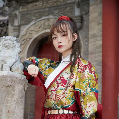 飞鱼服高清图片身穿锦衣卫飞鱼服手持宝剑的东方美少女人像图片免费下载格式3574像素编号49397545 千图网