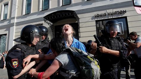 Російські науковці закликали Кремль припинити політичні репресії проти активістів