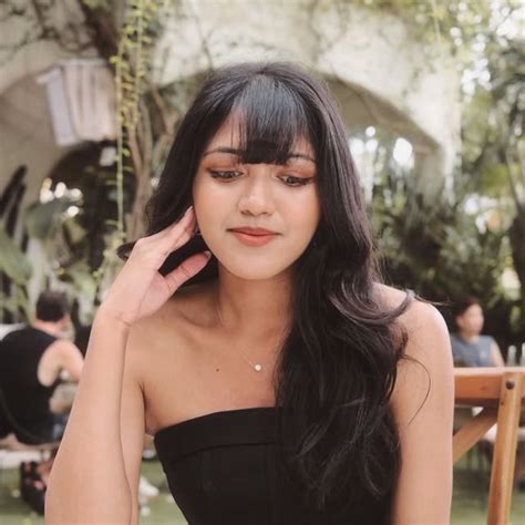 Frederica Fernandez Frederica On Threads