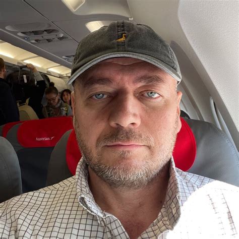 Nagy Tamas Japánban áll Egy Fal 125 Méter Magas és Facebook