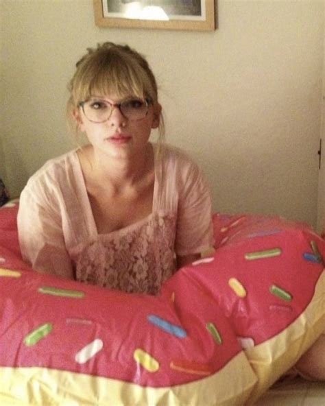 Pin By Anna On Pretty People Taylor Swift Videos Photos Of Taylor