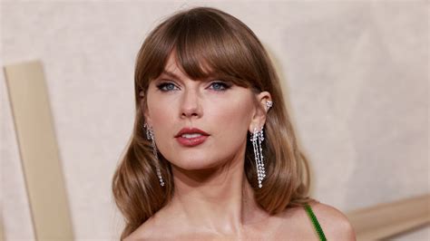 Taylor Swifts Shiny Curls Make A Rare Appearance In Australia Glamour Uk