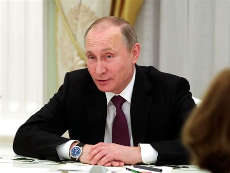 Путин пошутил что пишет как курица лапой