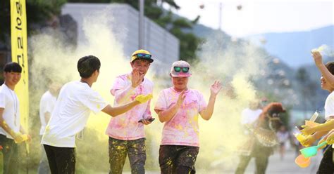 색색깔 뒤집어쓰는 이색 마라톤 2024 컬러레이스 5월 개최