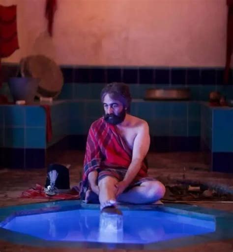 بالاترین عکس لو رفته رضا عطاران بازیگر سینما، با لنگ در حمام