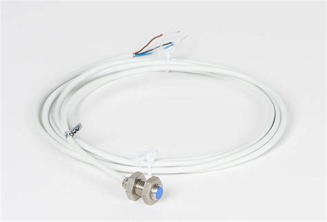 Inductive Proximity Sensor 8mm Diameter X 20 3mm Body 2mm Range PN AES CP 3A AutomationDirect
