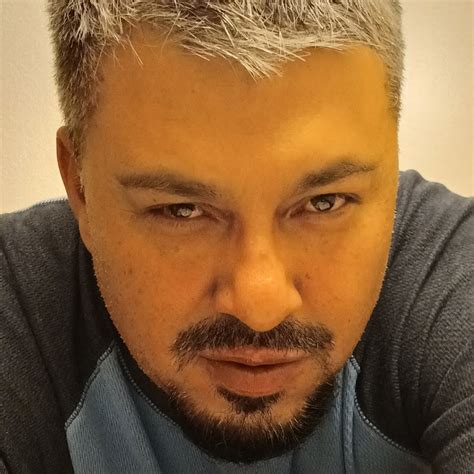 Ivan Flores Youtube