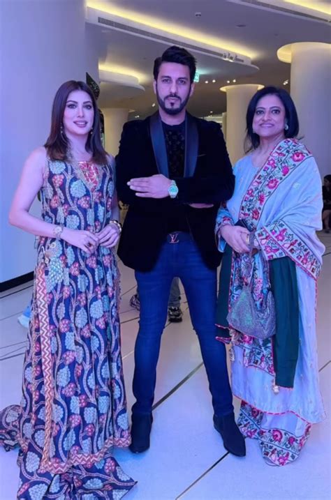 Saba Qamar And Mehwish Hayat Enjoying Atif Aslams Concert In Abu Dhabi