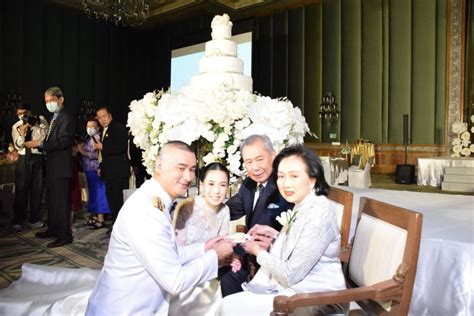 พล อ อ ศิรินทร์ ธูปกล่ำ อดีต กกต เป็นประธานงานแต่งลูกชาย พล ต อ วิโรจน์ พหลเวชช์ อดีต รอง