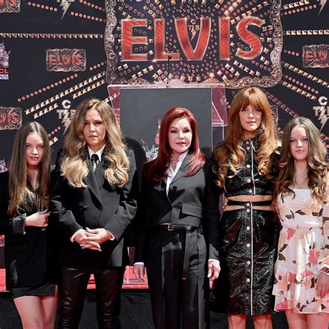 Lisa Marie Presleys Daughters Riley Keough Harper And Finley Lockwood