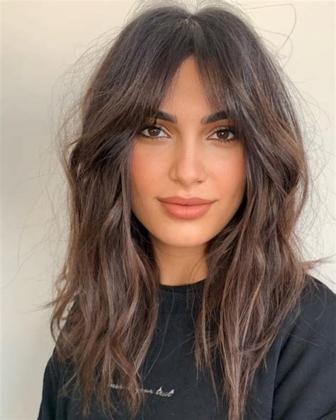 Medium Length Haircuts For Oval Faces 2022