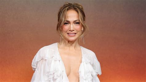 Ben Affleck Explains Why He Always Looks Angry In Photos While Jennifer Lopez Spends Solo